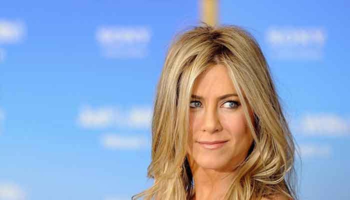 Jennifer Aniston mourns the loss of 'Morning Show' camera assistant