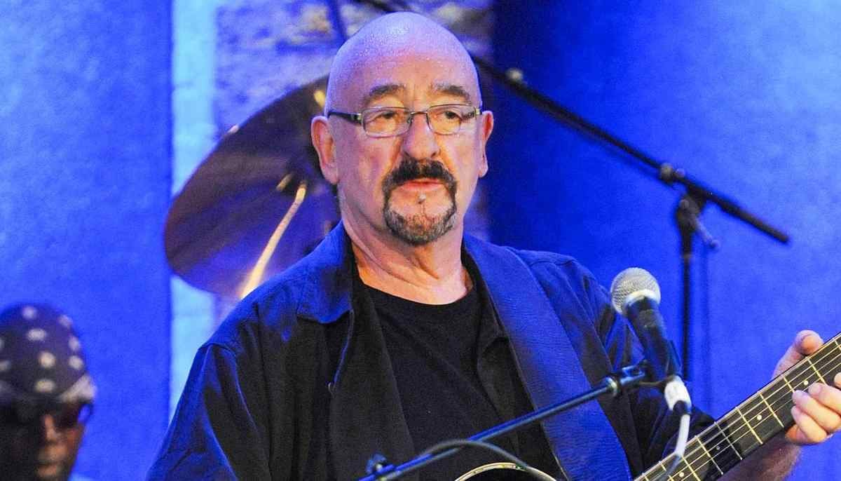 Why did Dave Mason call off 2025 tour?
