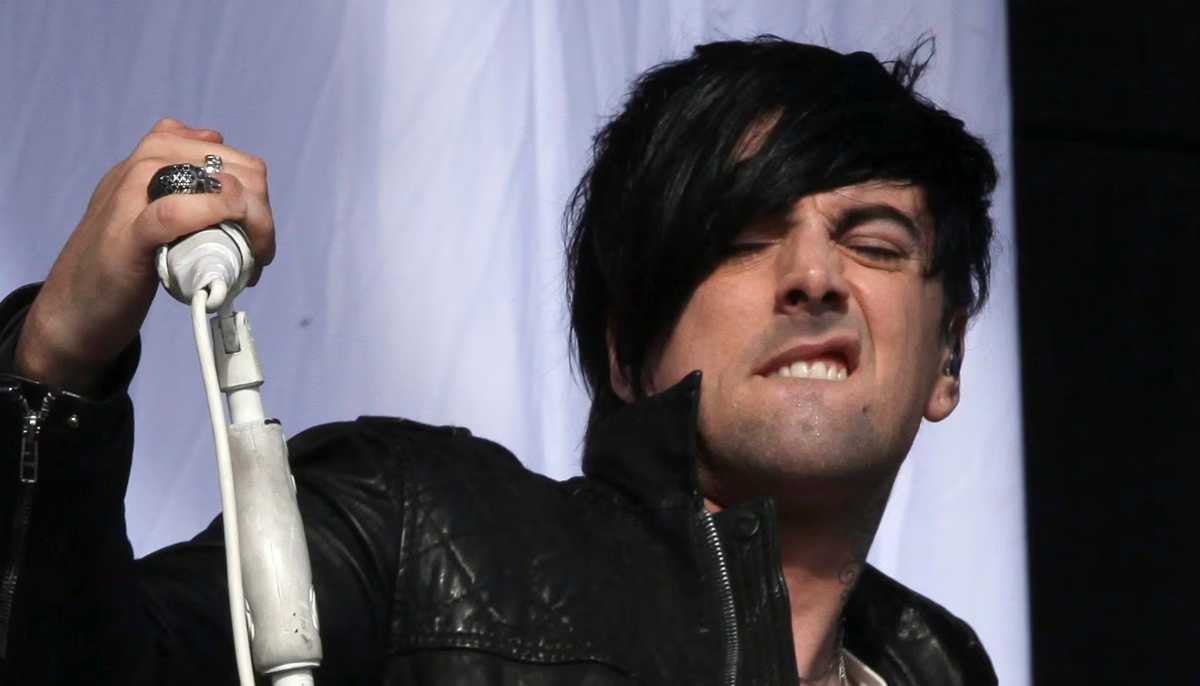 ‘Lostprophets’ singer Ian Watkins killed in prison