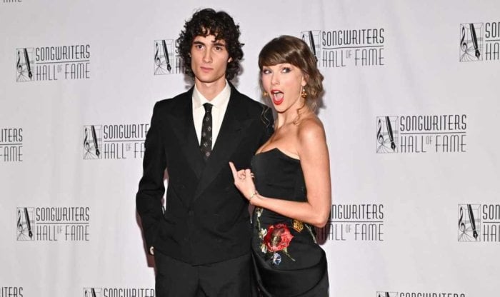 Taylor Swift’s co-sign for Sombr breaks the internet at Hall of Fame 2026
