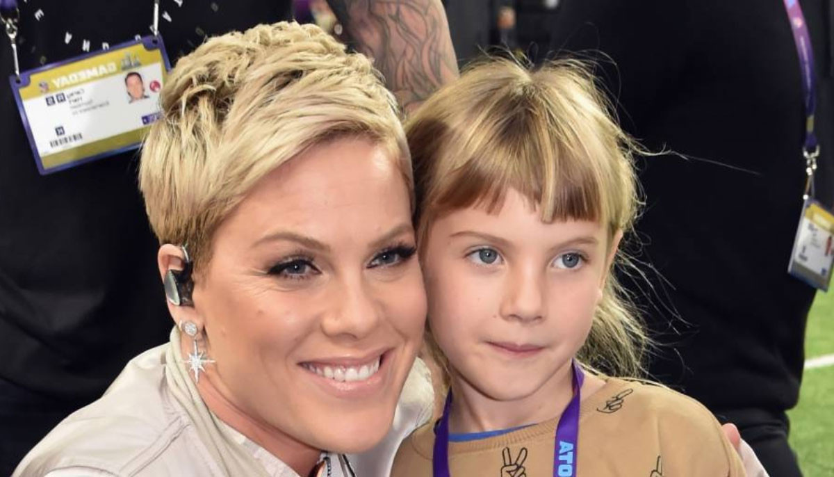 Pink’s daughter Willow sings Christmas duet beautifully with mom