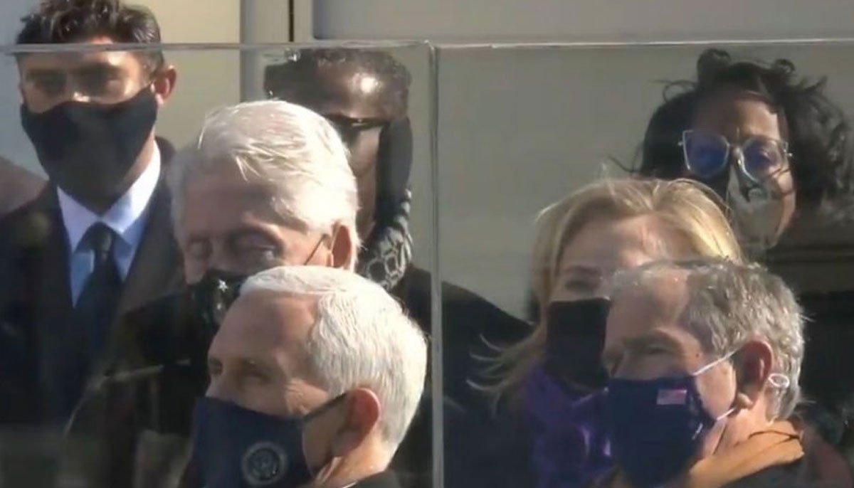 Internet in splits after Bill Clinton is caught napping at Joe Biden's ...