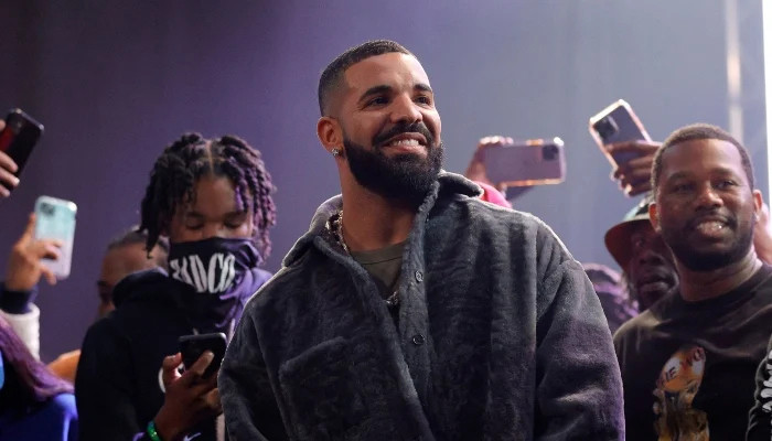 Drake debuts brand new man bun, Fans react