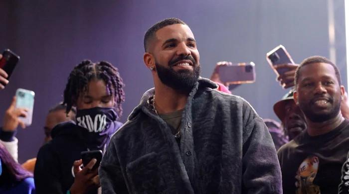 Drake debuts brand new man bun, Fans react - The Celeb Post