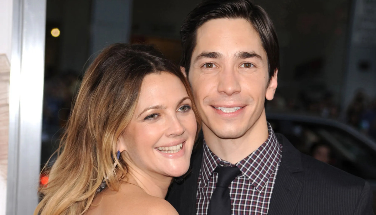 Former partners Drew Barrymore, Justin Long reflect on 'chaotic-fun ...