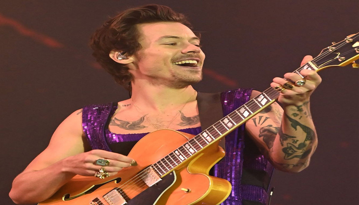 Harry Styles dedicated a permanent banner for playing 15 consecutive ...