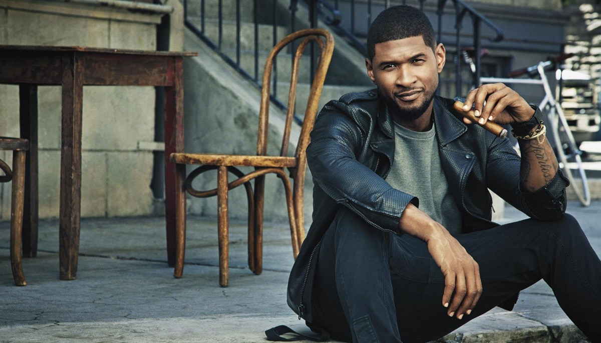 Usher experiences 'messy' Halloween along with kids