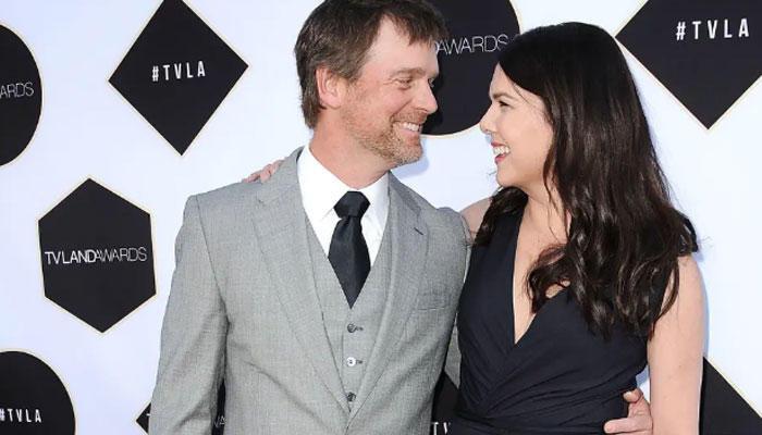 Lauren Graham never asked ex Peter Krause about his 'values' Lauren Graham never asked ex Peter Krause about his 'values'