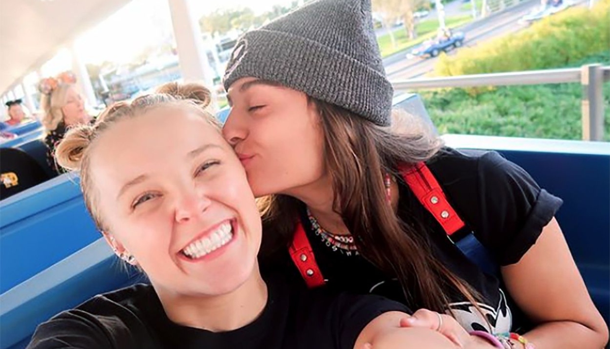 Jojo Siwa amazes girlfriend Avery Cyrus on completing a month of love