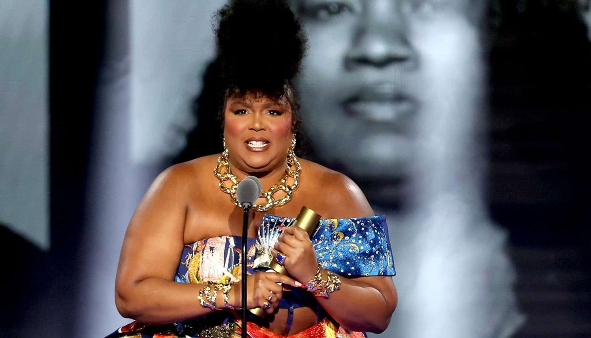 Lizzo ruled in majestic embroidered gown at People’s Choice Awards