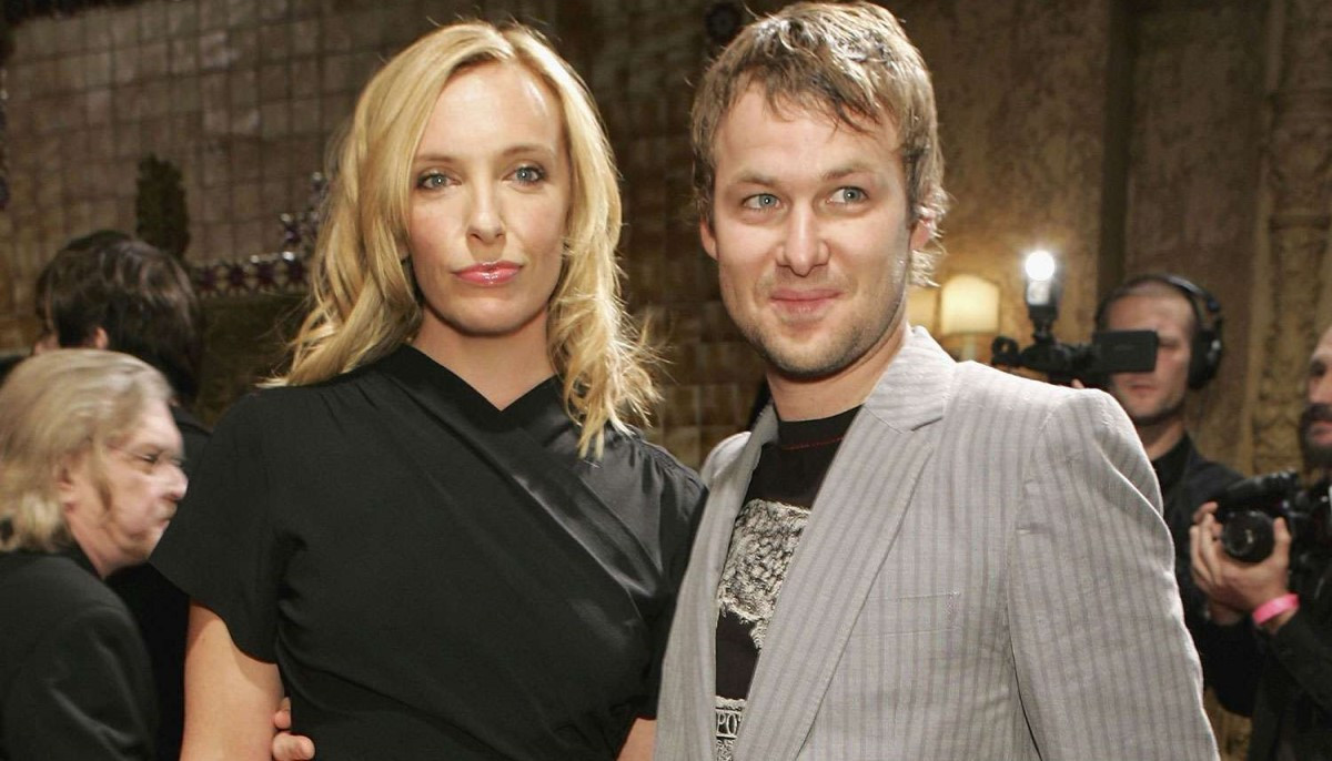 Toni Collette splits with her husband as he's caught INTENSELY kissing at beach