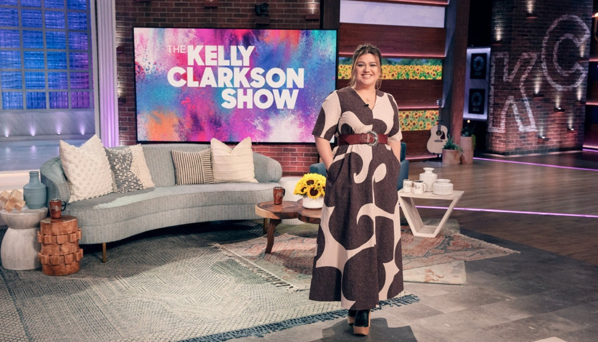 Kelly Clarkson in full holiday spirits amazes fans with trip to Hawaii
