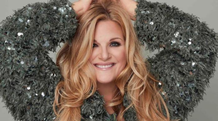 Trisha Yearwood flaunts in silver blinky dress at Kennedy Center Honors