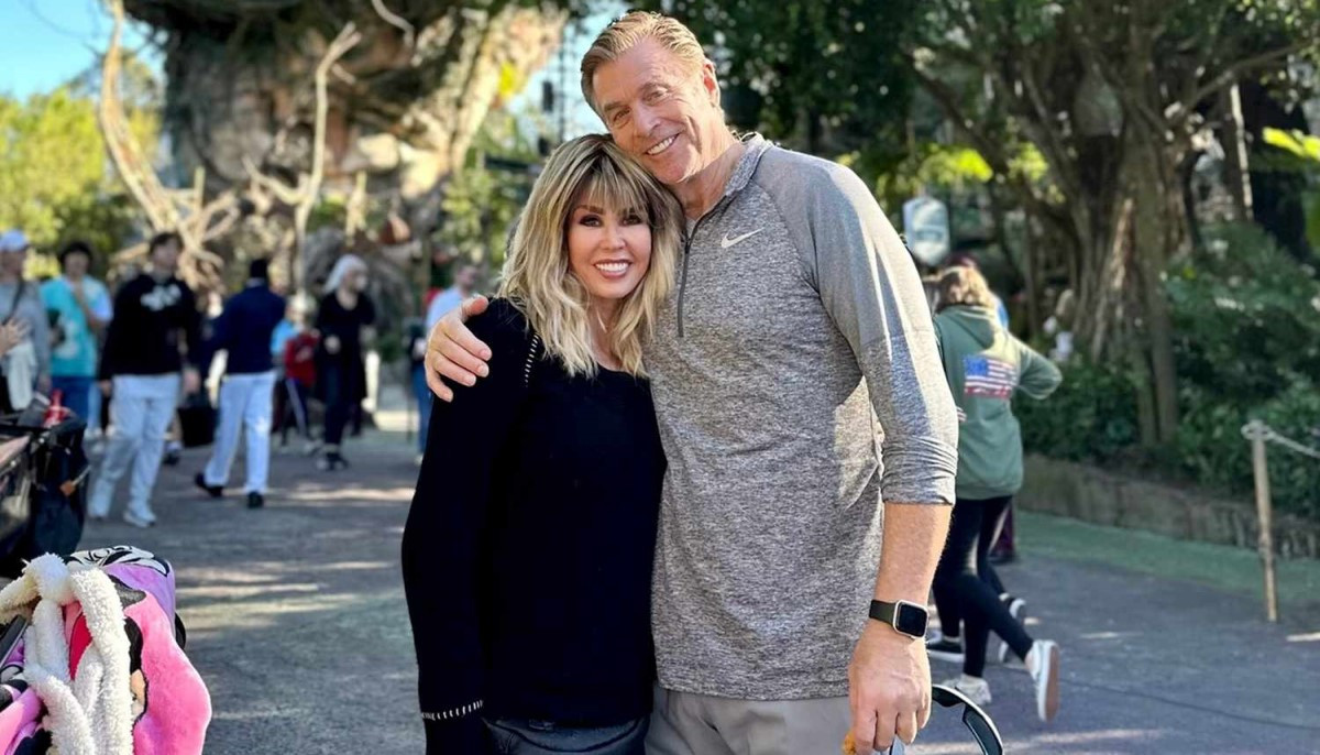 Marie Osmond ROCKS as blonde with hubby Steve Craig in Disneyland