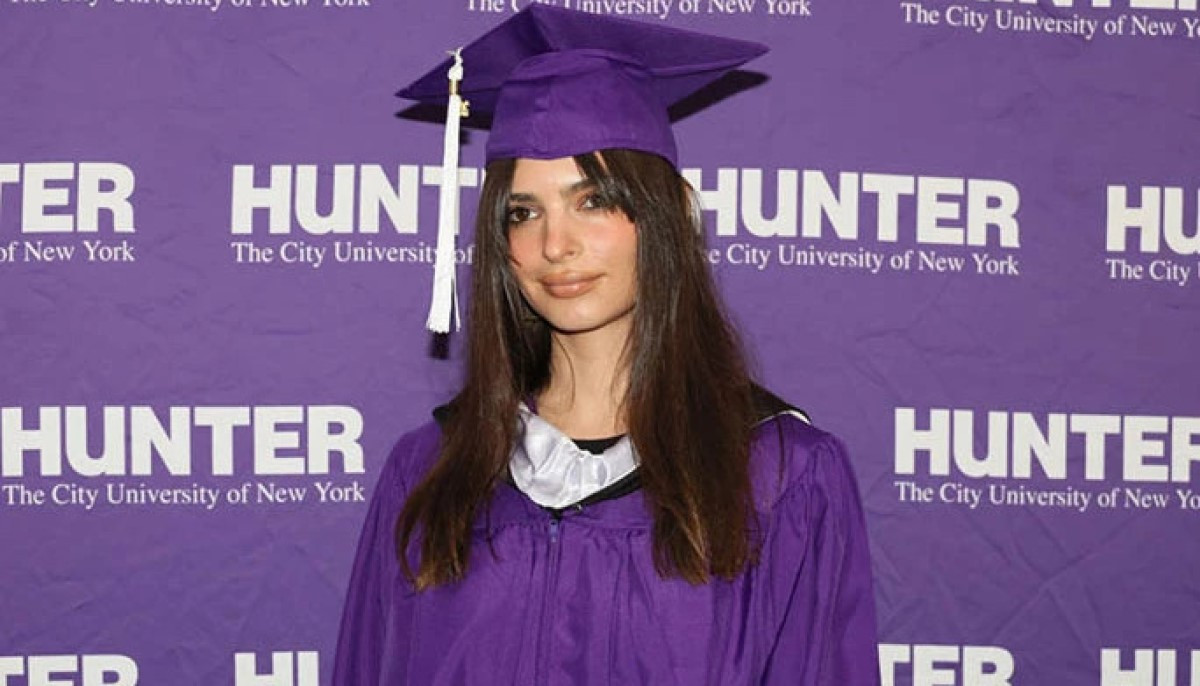 Emily Ratajkowski embraces Cap-Gown With Snakeskin Boots To Deliver ...