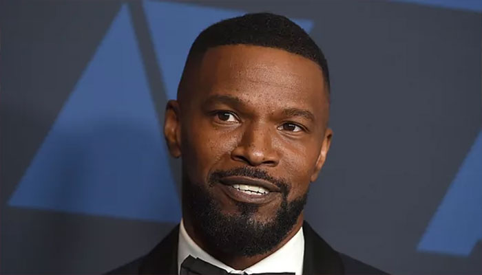Jamie Foxx's back: waves fans on boat, first public sighting