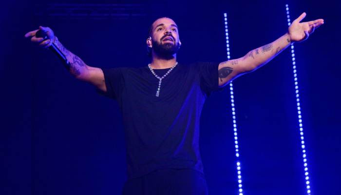 Drake lambasts fans for throwing things on stage, for 'not taking life ...