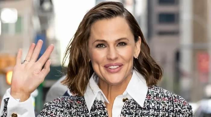 Jennifer Garner 'walks in solidarity' on SAG Membership as She Joins ...