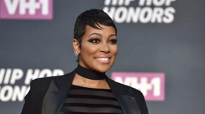 Singer Monica pauses concert to defend woman against assailant: Watch ...