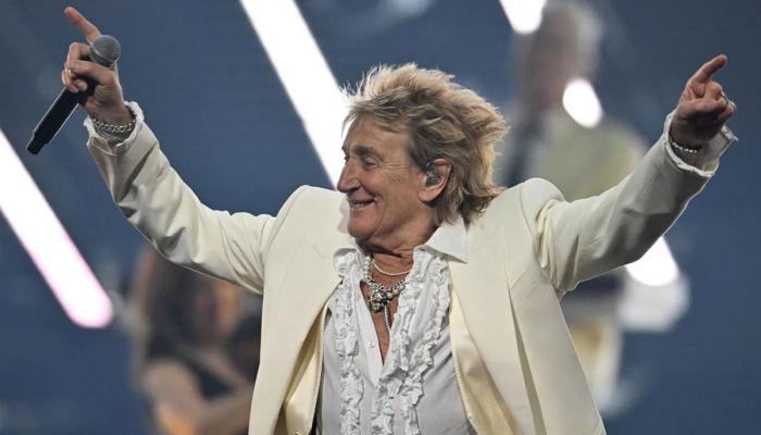 AMAs 2025: Rod Stewart Honoured with Lifetime Achievement Award