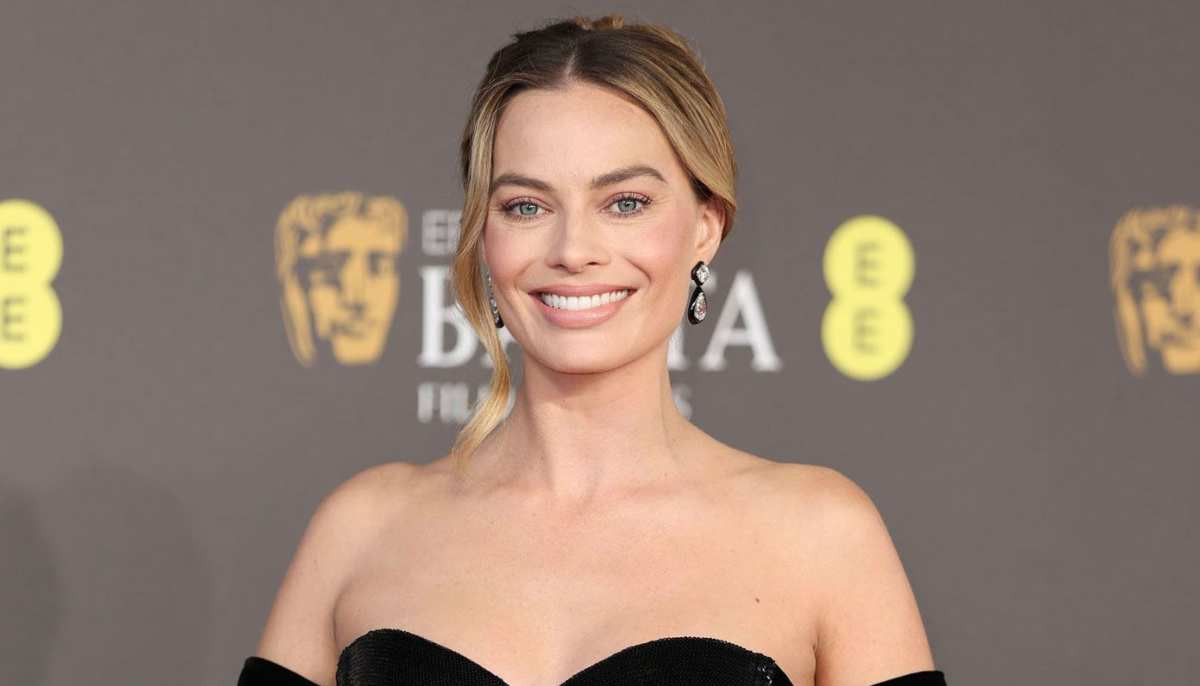 Margot Robbie wins hearts with generous gesture during surprise outing