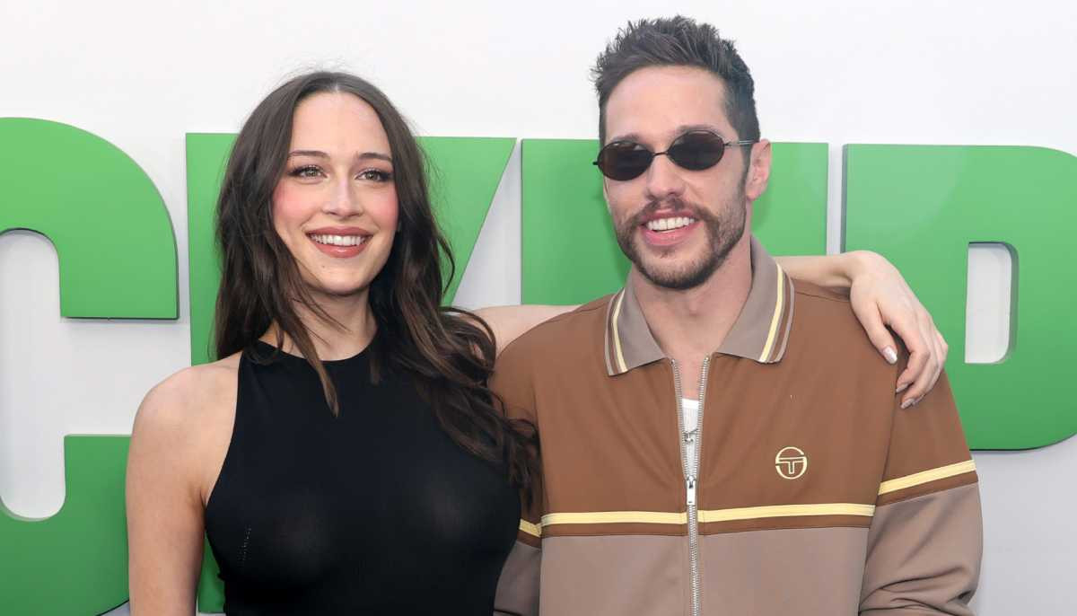 Pete Davidson, Elsie Hewitt make red carpet debut with new family member
