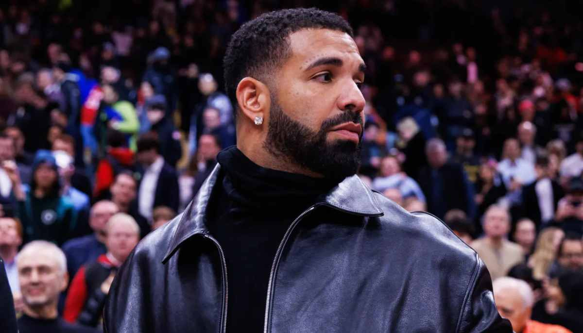 Drake 'worst dressed' for significant festival: Internet reacts